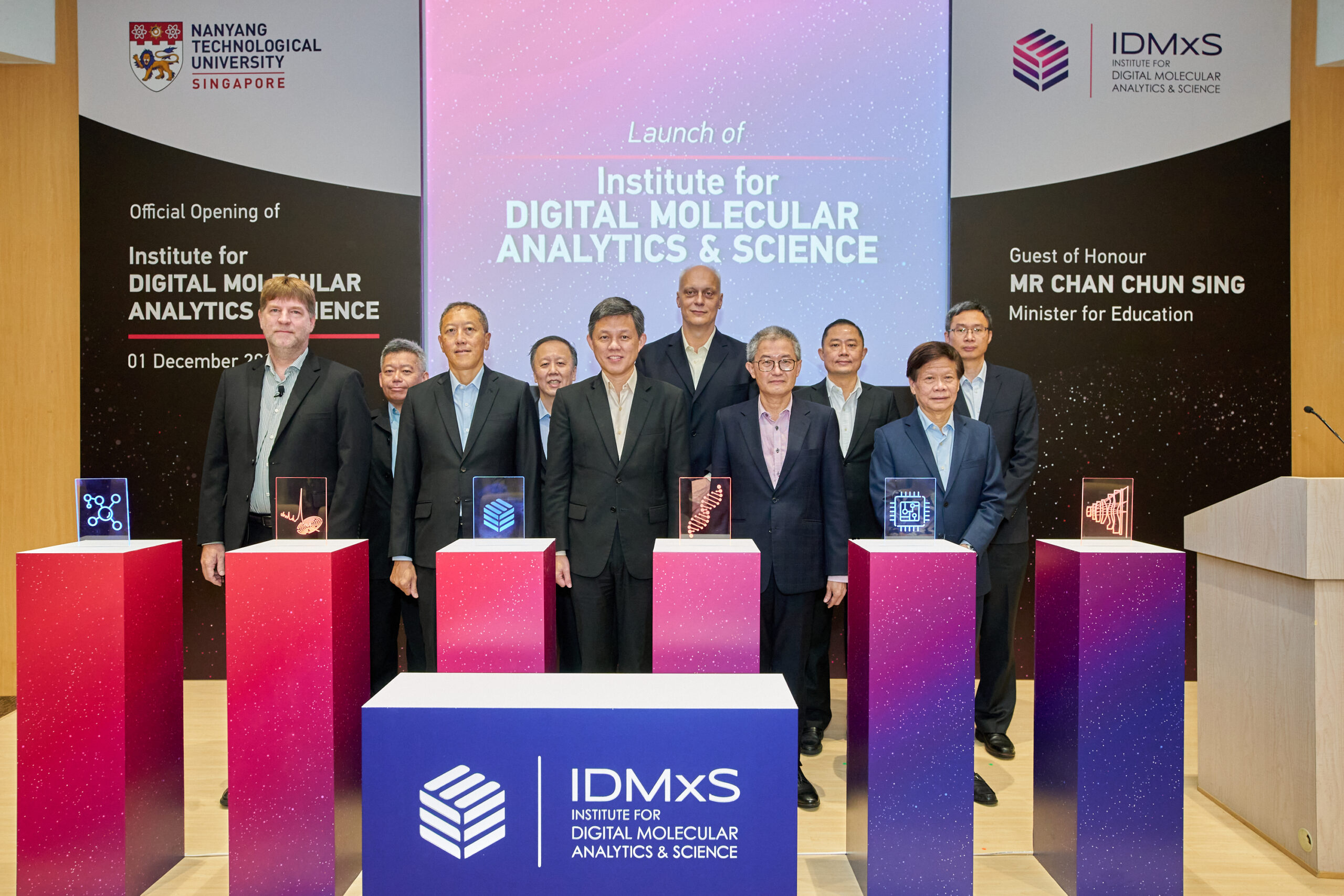Launch of the Institute for Digital Molecular Analytics and Science (IDMxS), NTU’s newest ...